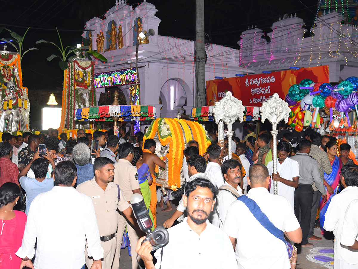 అన్నవరం : కన్నుల పండువగా సత్యదేవుని దివ్య కల్యాణోత్సవం (ఫొటోలు) | Huge ...