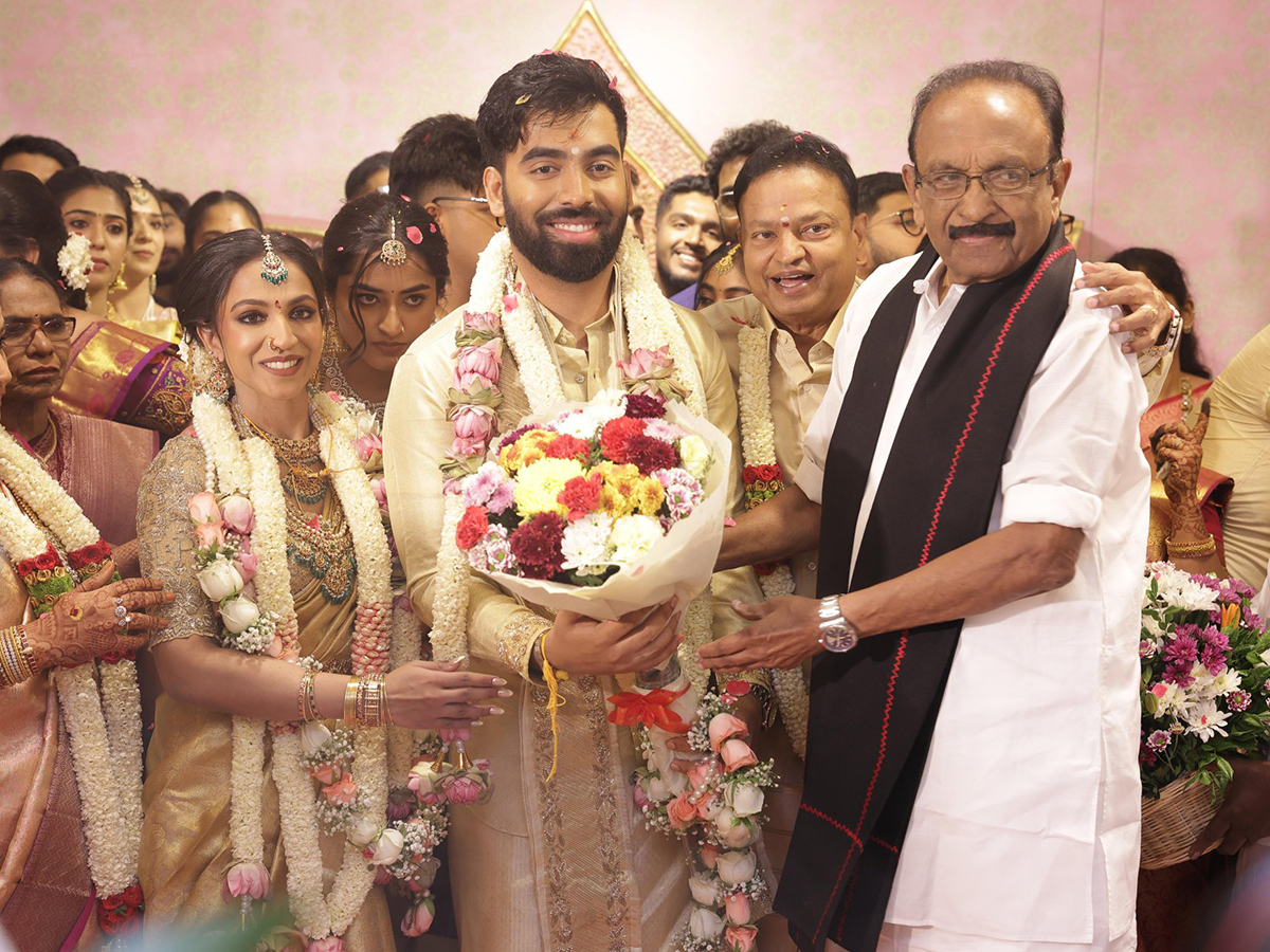 తమిళ సినీ నిర్మాత కూతురి పెళ్లిలో ప్రముఖులు (ఫోటోలు) | Dr IshariK ...