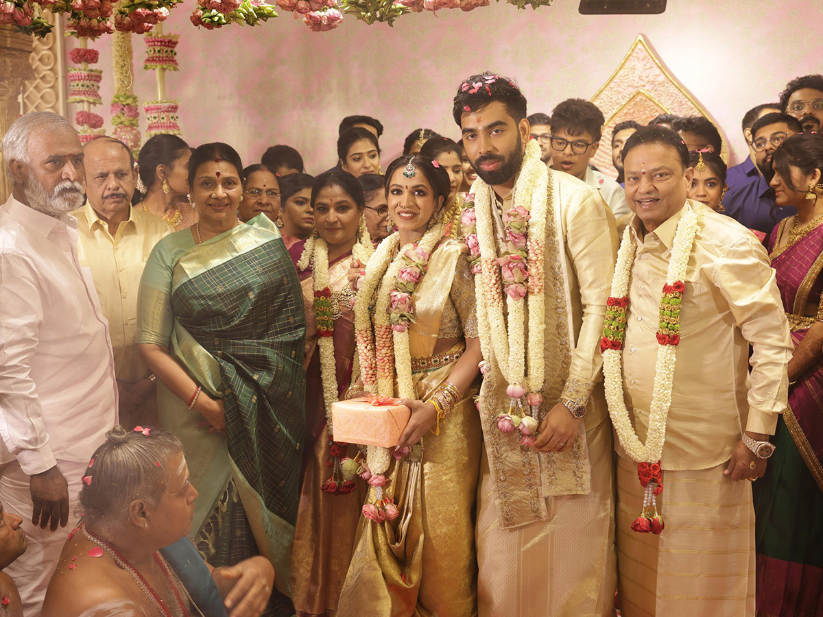 తమిళ సినీ నిర్మాత కూతురి పెళ్లిలో ప్రముఖులు (ఫోటోలు) | Dr IshariK ...