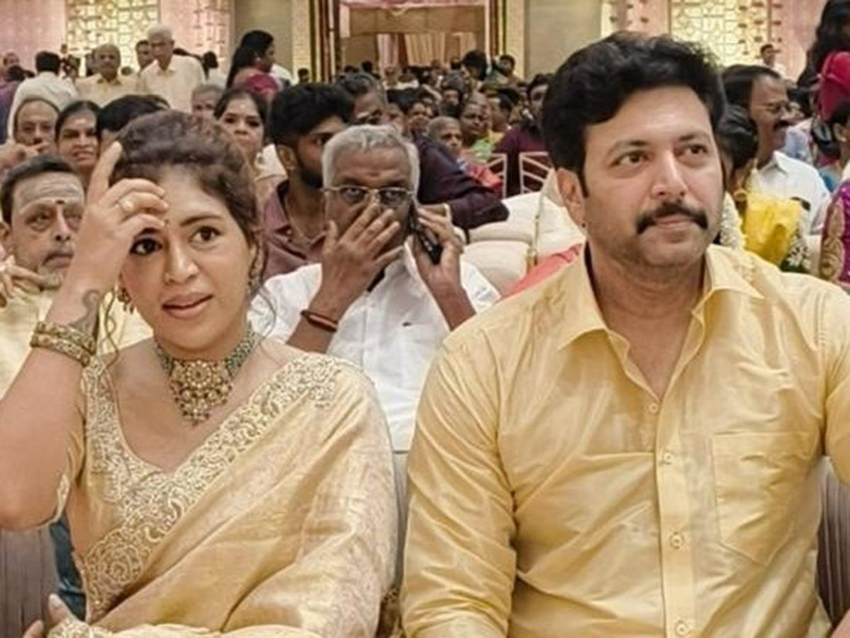 తమిళ సినీ నిర్మాత కూతురి పెళ్లిలో ప్రముఖులు (ఫోటోలు) | Dr IshariK ...