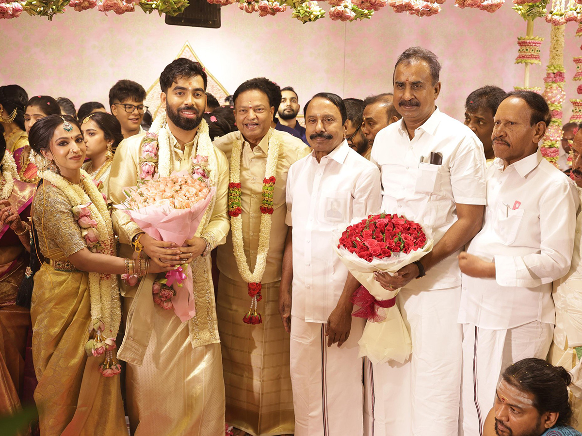 తమిళ సినీ నిర్మాత కూతురి పెళ్లిలో ప్రముఖులు (ఫోటోలు) | Dr IshariK ...