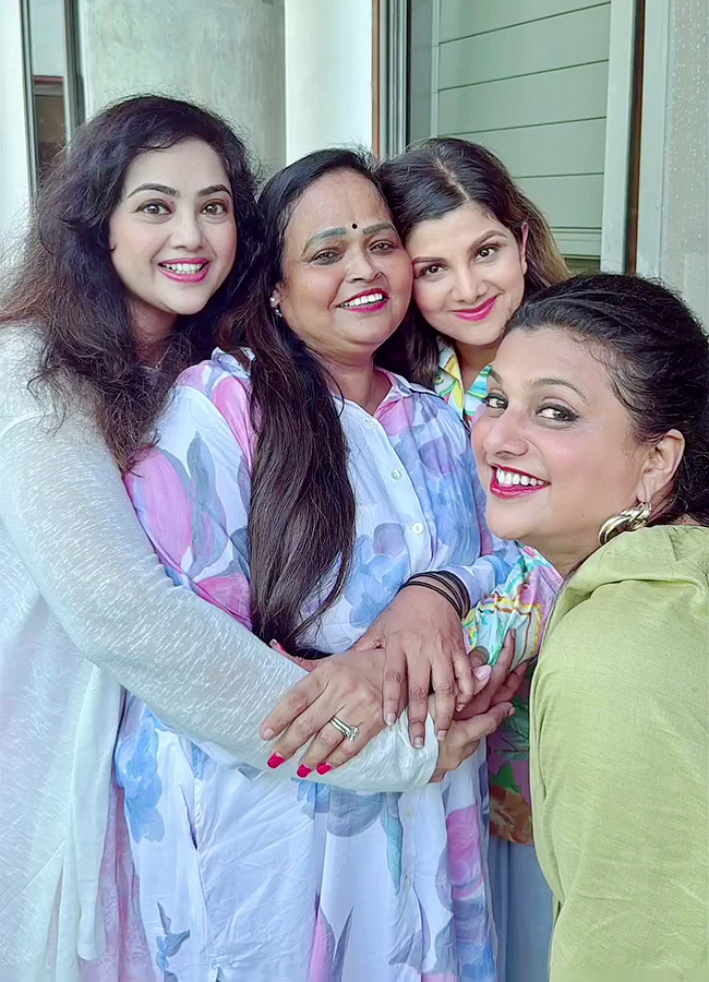 డ్యాన్స్‌ మాస్టర్‌ కోసం వెళ్లిన రోజా, మీనా, రంభ, దేవయాని (ఫోటోలు ...