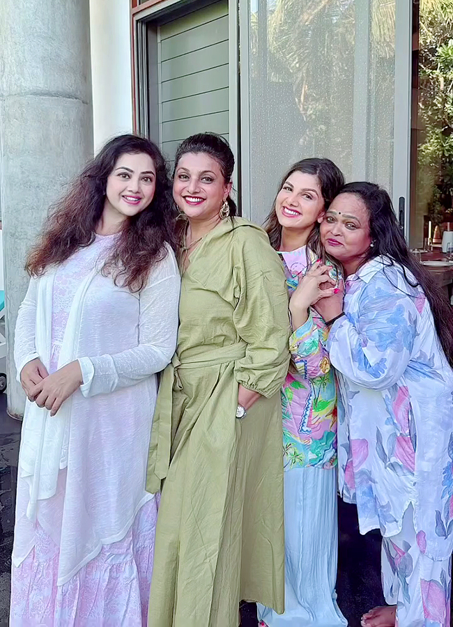 డ్యాన్స్‌ మాస్టర్‌ కోసం వెళ్లిన రోజా, మీనా, రంభ, దేవయాని (ఫోటోలు ...