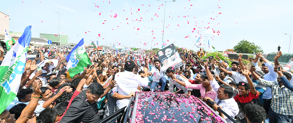 అభిమానం పోటెత్తి.. జై జగన్‌ అని చెయ్యెత్తి జైకొట్టి (ఫొటోలు) | YS Jagan ...