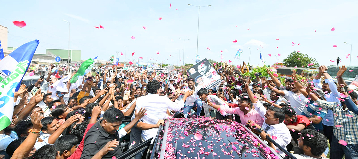 అభిమానం పోటెత్తి.. జై జగన్‌ అని చెయ్యెత్తి జైకొట్టి (ఫొటోలు) | YS Jagan ...