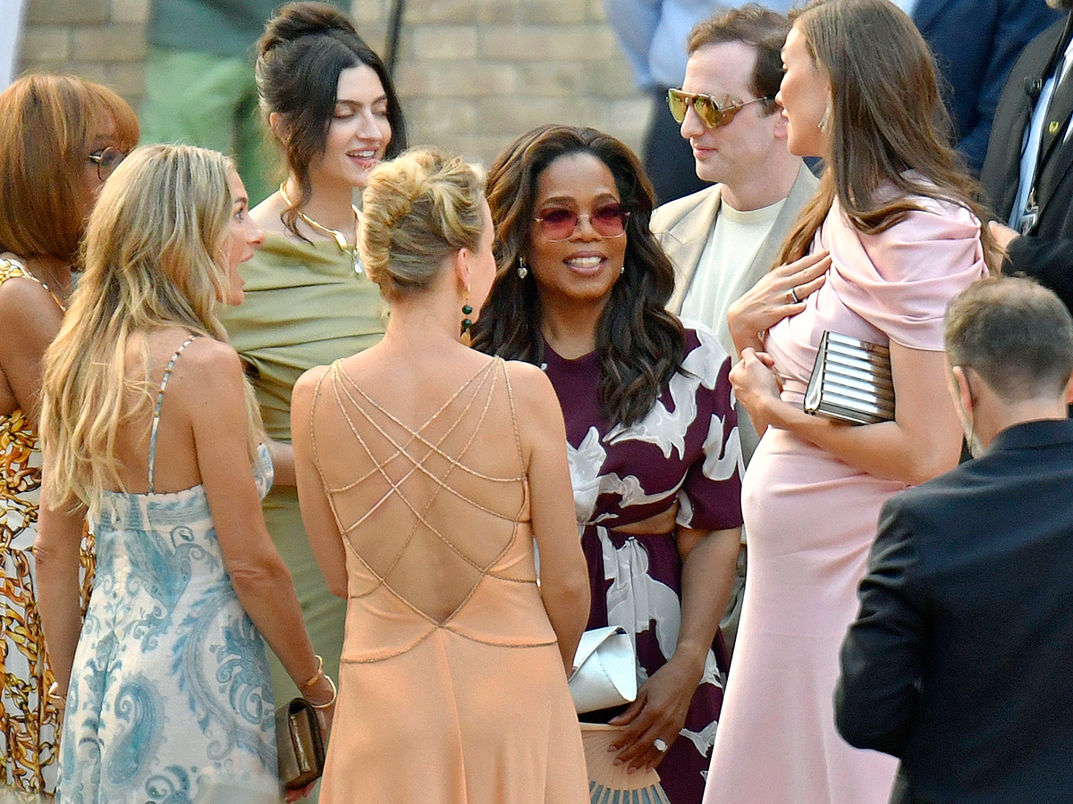 అమెజాన్‌ ఫౌండర్‌ పెళ్లి సందడి షురూ, సెలబ్రిటీల హల్‌చల్‌ (ఫొటోలు) | pre ...