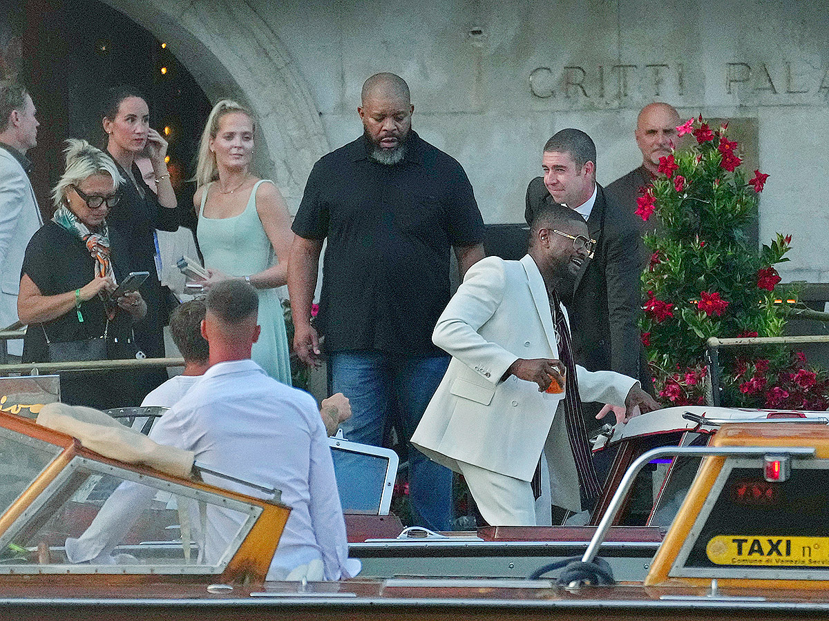 అమెజాన్‌ ఫౌండర్‌ పెళ్లి సందడి షురూ, సెలబ్రిటీల హల్‌చల్‌ (ఫొటోలు) | pre ...