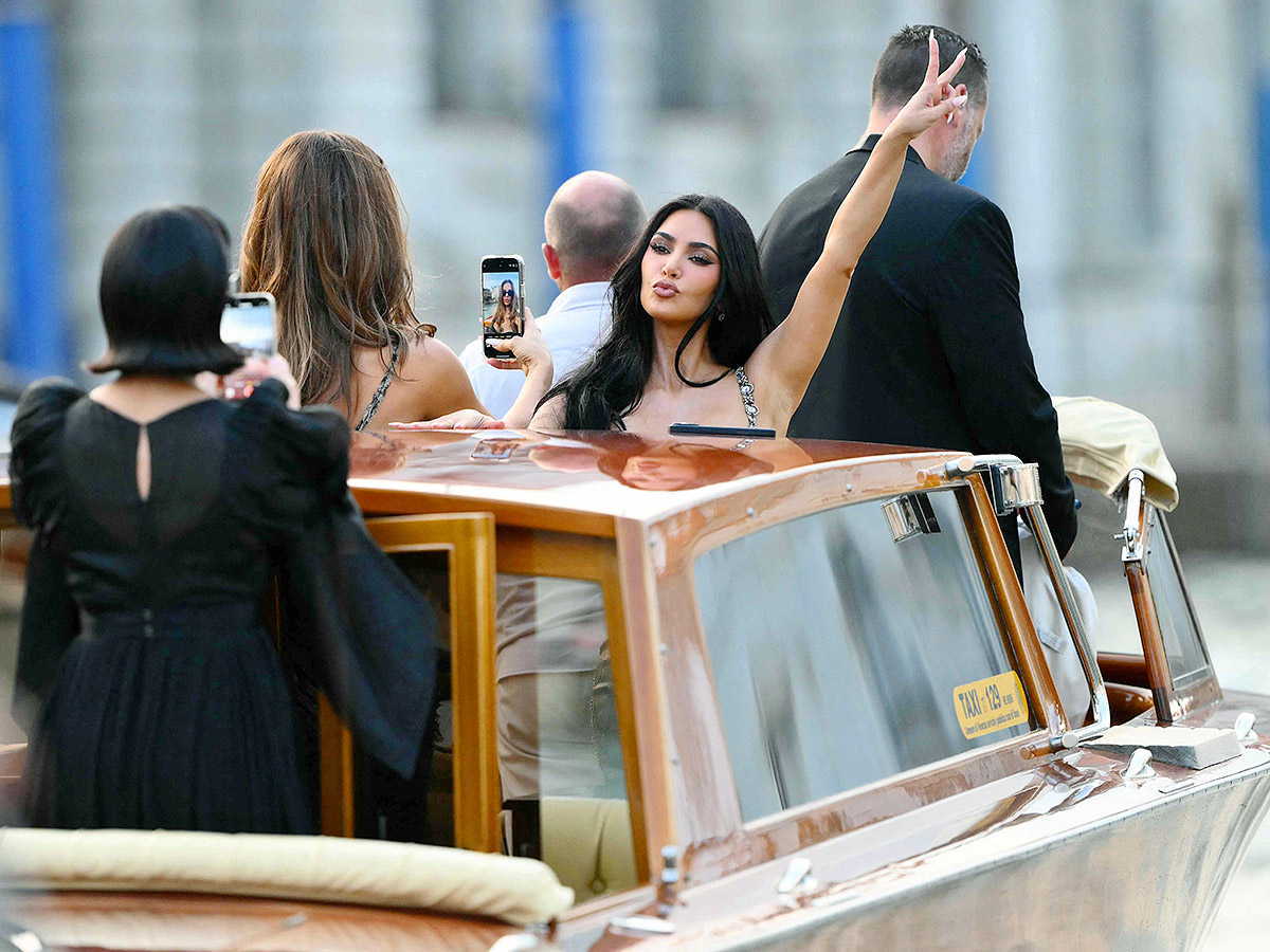 అమెజాన్‌ ఫౌండర్‌ పెళ్లి సందడి షురూ, సెలబ్రిటీల హల్‌చల్‌ (ఫొటోలు) | pre ...