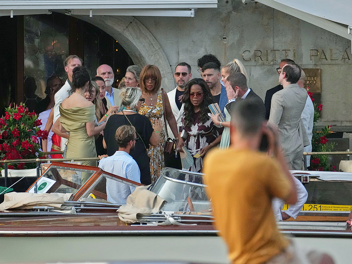 అమెజాన్‌ ఫౌండర్‌ పెళ్లి సందడి షురూ, సెలబ్రిటీల హల్‌చల్‌ (ఫొటోలు) | pre ...