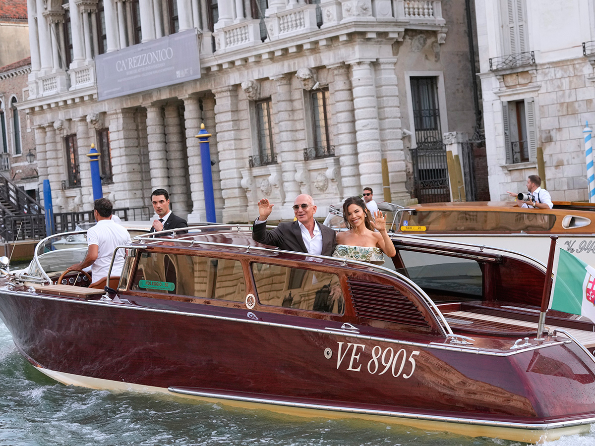 అమెజాన్‌ ఫౌండర్‌ పెళ్లి సందడి షురూ, సెలబ్రిటీల హల్‌చల్‌ (ఫొటోలు) | pre ...