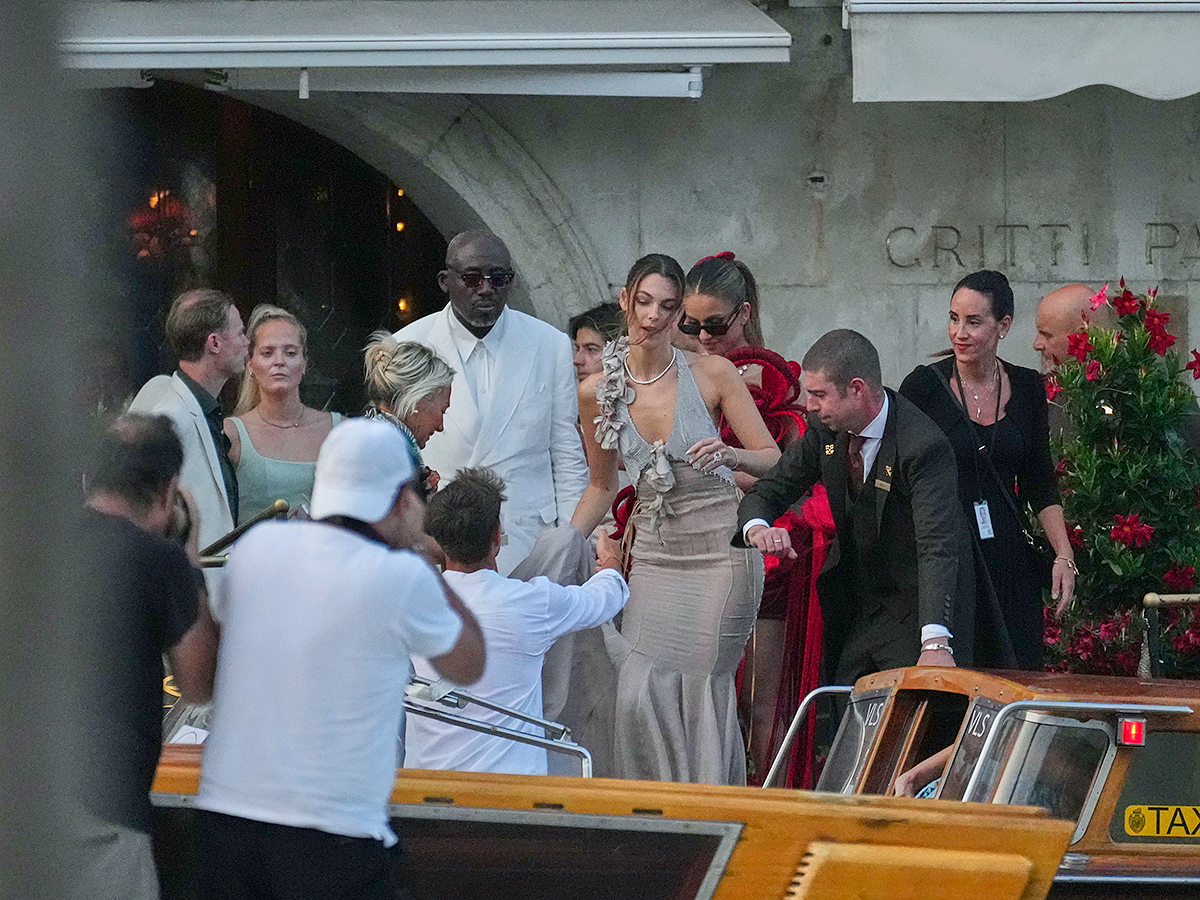 అమెజాన్‌ ఫౌండర్‌ పెళ్లి సందడి షురూ, సెలబ్రిటీల హల్‌చల్‌ (ఫొటోలు) | pre ...