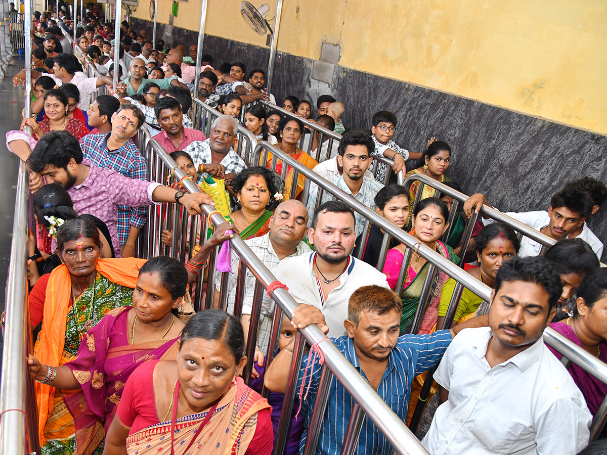 విజయవాడ : ఇంద్రకీలాద్రిపై కొలువైన దుర్గమ్మకు ఆషాఢ సారె (ఫొటోలు ...