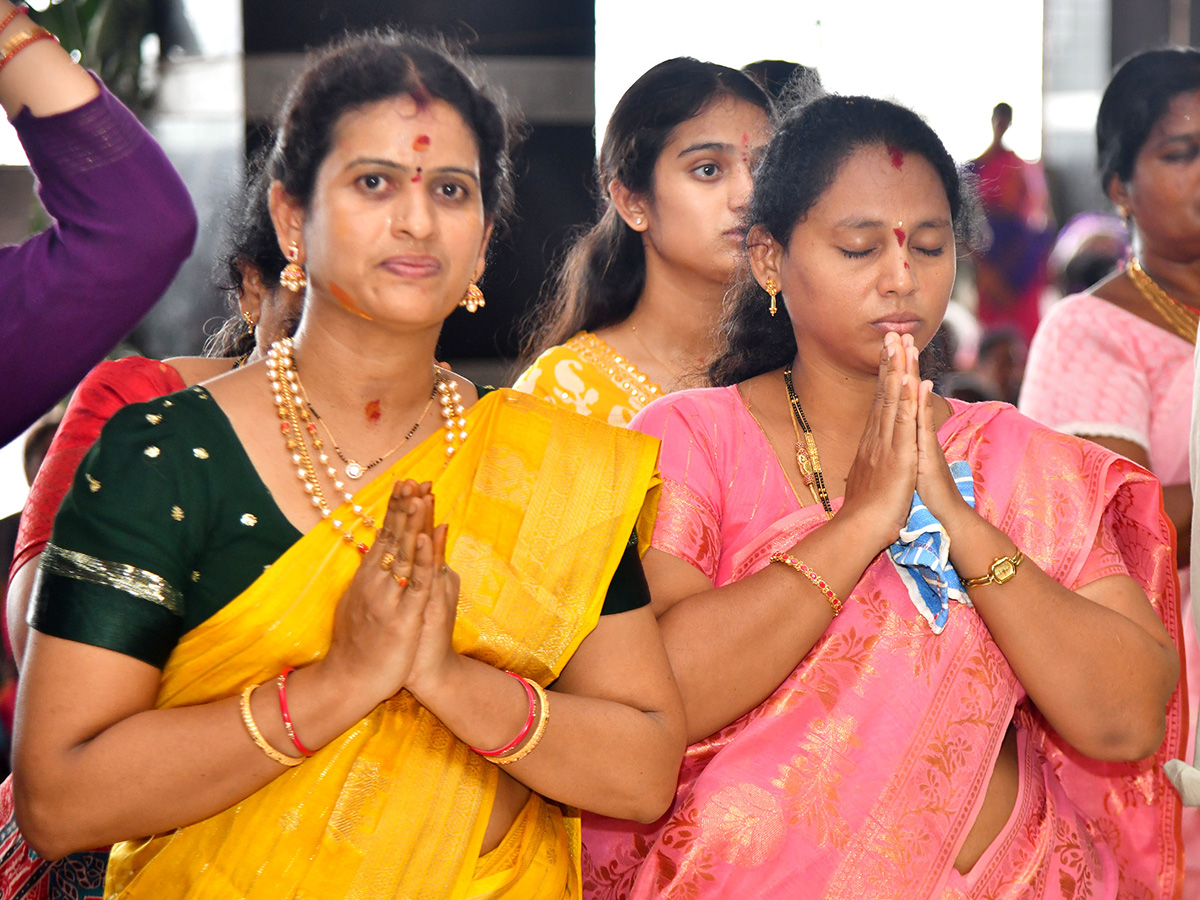 విజయవాడ : ఇంద్రకీలాద్రిపై కొలువైన దుర్గమ్మకు ఆషాఢ సారె (ఫొటోలు ...