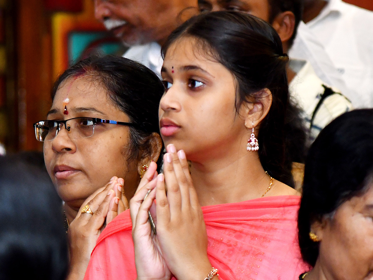 విజయవాడ : ఇంద్రకీలాద్రిపై కొలువైన దుర్గమ్మకు ఆషాఢ సారె (ఫొటోలు ...