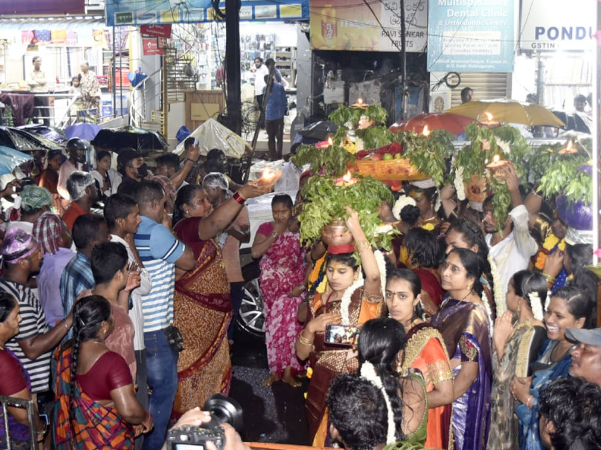 విజయనగరం: శ్రీ విజయ సాగర దుర్గా మల్లేశ్వర అమ్మవారి ఆషాడం సారే (ఫొటోలు ...