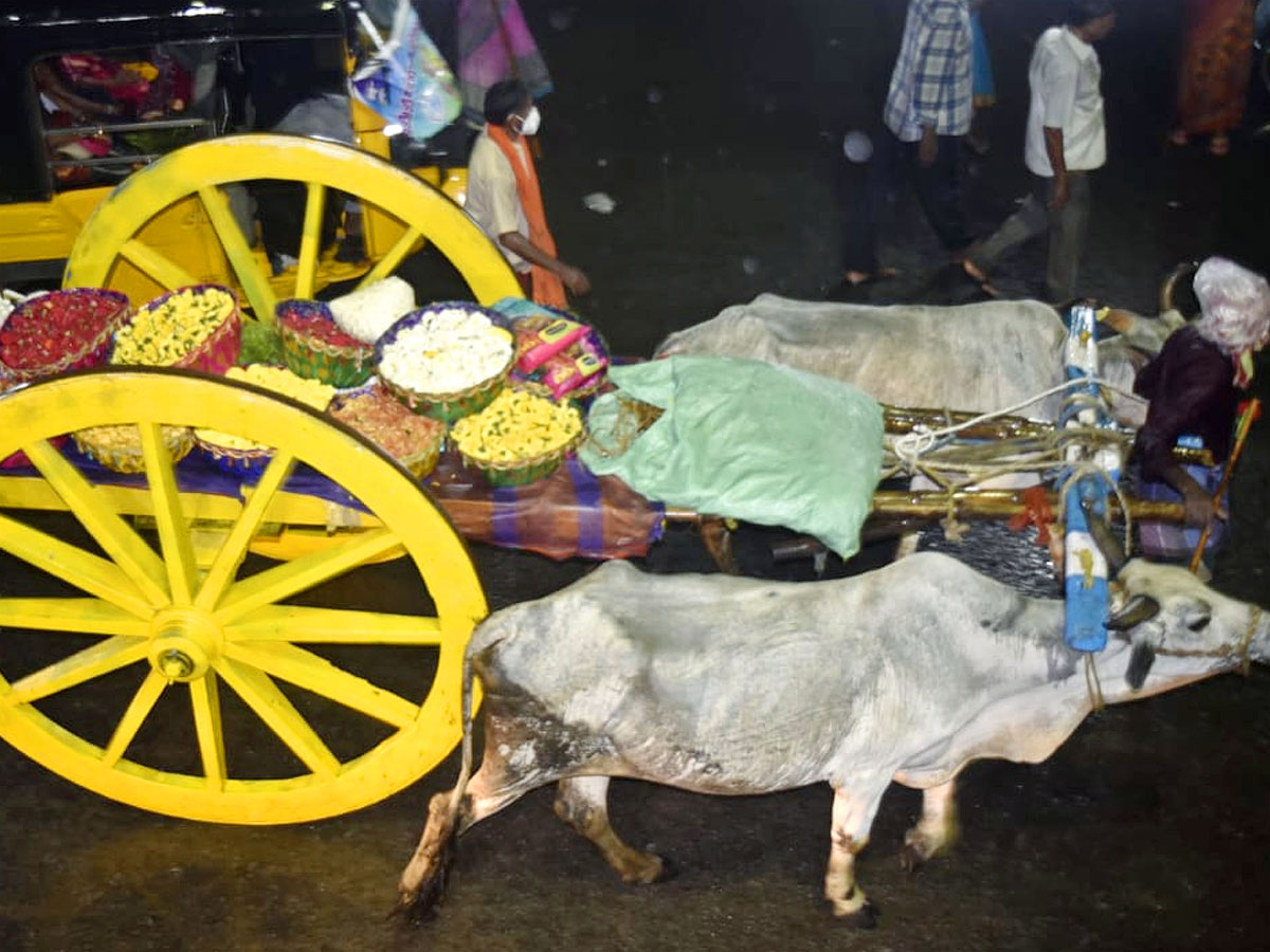 విజయనగరం: శ్రీ విజయ సాగర దుర్గా మల్లేశ్వర అమ్మవారి ఆషాడం సారే (ఫొటోలు ...
