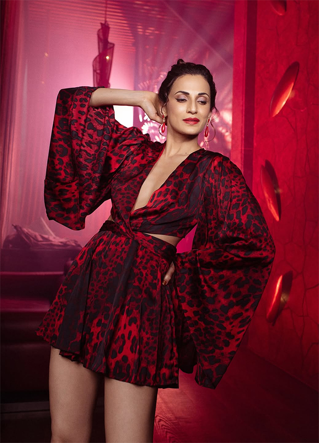 ఫైర్‌ @ 45 : ఫిట్‌నెస్‌ ఫ్రీక్ వైబ్రెంట్‌ లుక్‌ (ఫొటోలు) | Samantha's ...