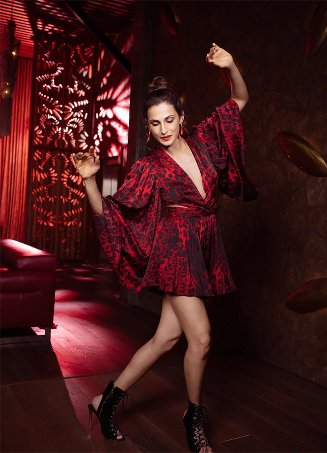 ఫైర్‌ @ 45 : ఫిట్‌నెస్‌ ఫ్రీక్ వైబ్రెంట్‌ లుక్‌ (ఫొటోలు) | Samantha's ...