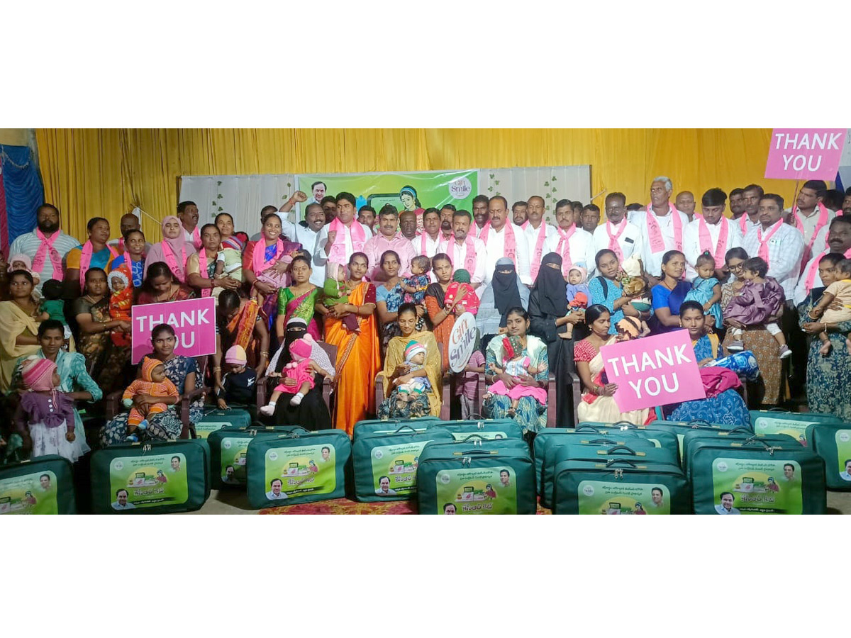 కేటీఆర్‌ జన్మదినం.. తల్లులకు కేసీఆర్‌ కిట్లు పంపిణీ (ఫోటోలు) | KCR kits ...