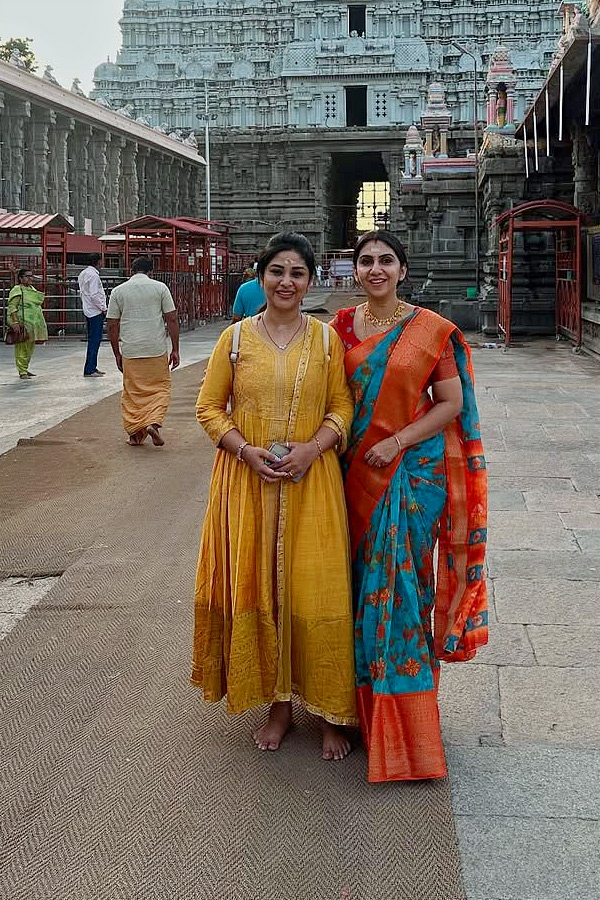 ఫ్యామిలీతో అరుణాచలం సందర్శించిన బుల్లితెర డాక్టర్‌బాబు నిరుపమ్ (ఫొటోలు ...