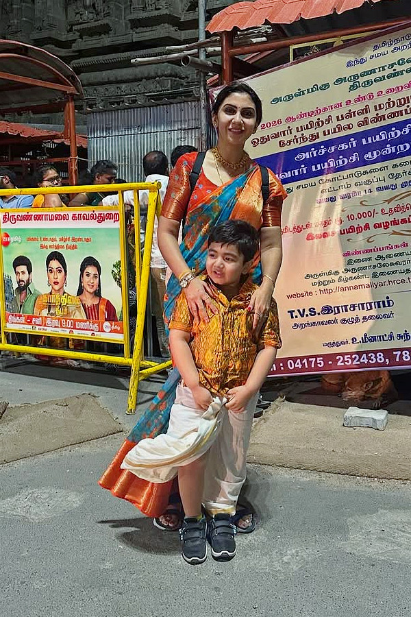 ఫ్యామిలీతో అరుణాచలం సందర్శించిన బుల్లితెర డాక్టర్‌బాబు నిరుపమ్ (ఫొటోలు ...