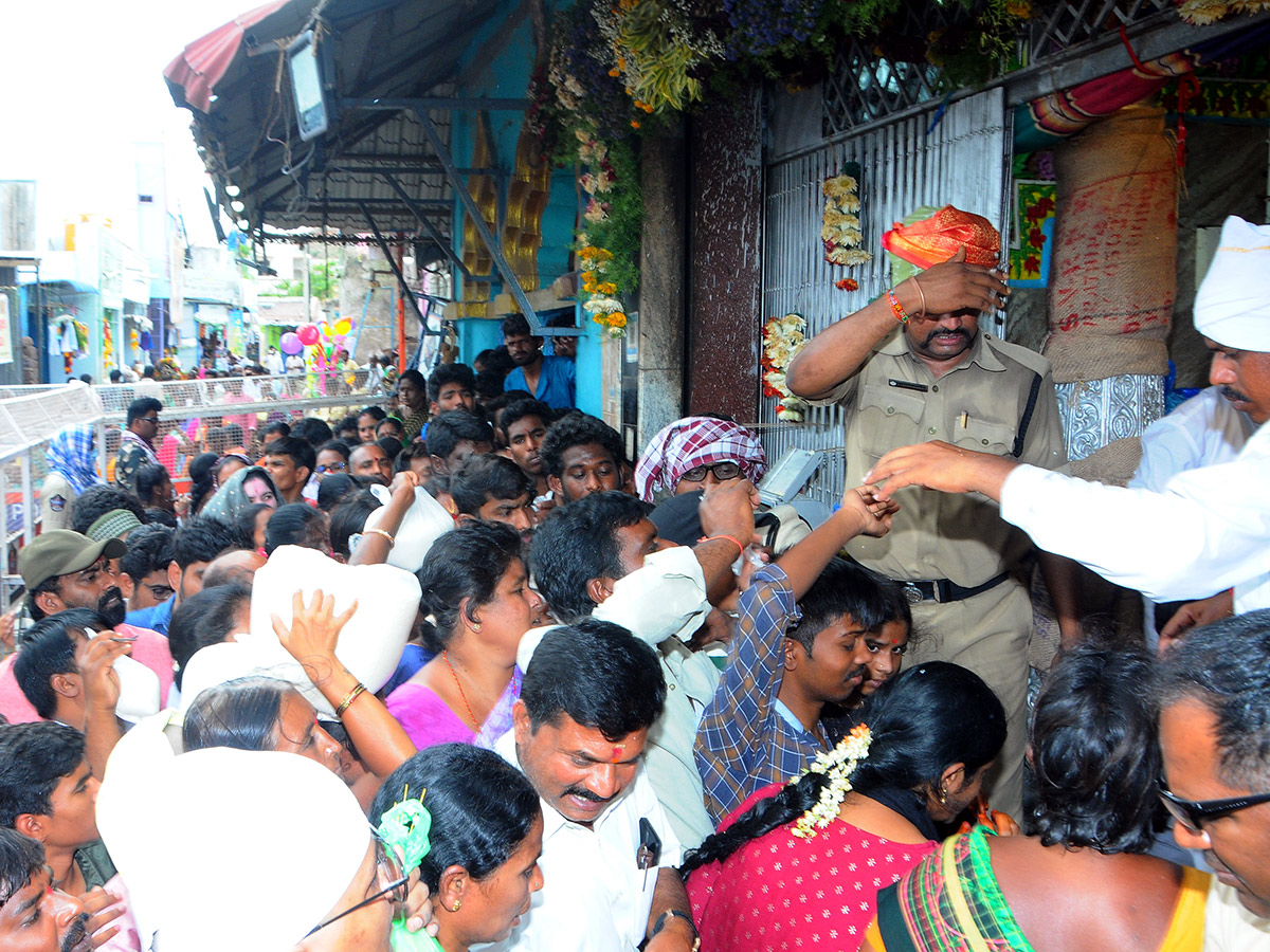 అనంతపురం : గూగూడులో కుళ్లాయిస్వామి ఉత్సవాలకు పోటెత్తిన భక్తులు (ఫొటోలు ...