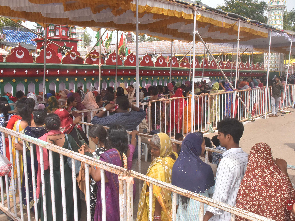 నెల్లూరులో ఘనంగా మొదలైన రొట్టెల పండగ..పోటెత్తిన భక్తజనం (ఫొటోలు) | Huge ...