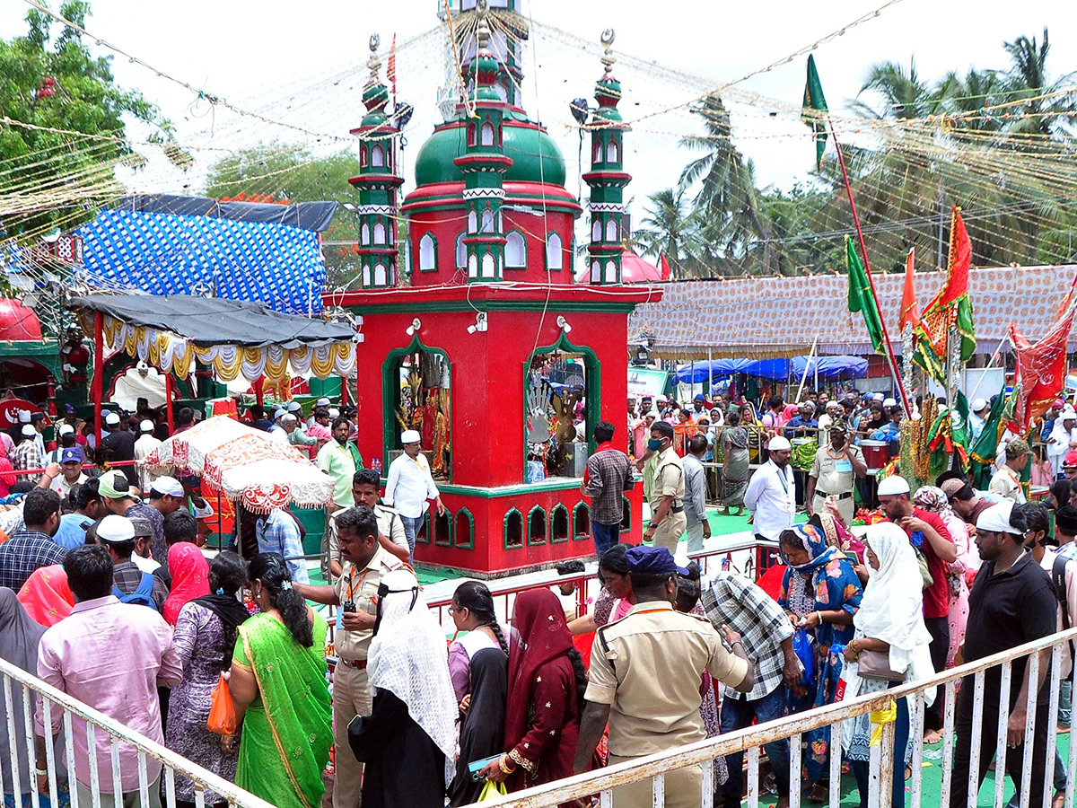 నెల్లూరులో ఘనంగా మొదలైన రొట్టెల పండగ..పోటెత్తిన భక్తజనం (ఫొటోలు) | Huge ...