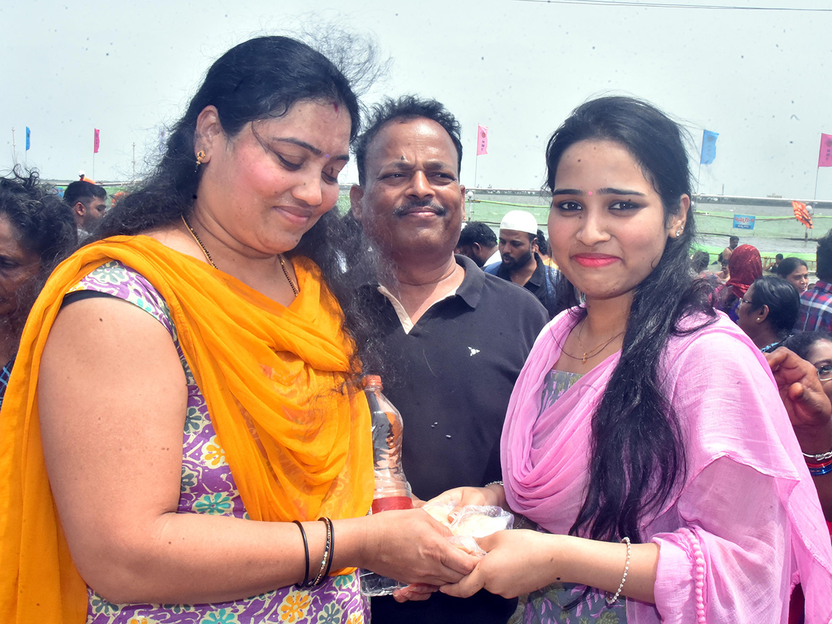 నెల్లూరులో ఘనంగా మొదలైన రొట్టెల పండగ..పోటెత్తిన భక్తజనం (ఫొటోలు) | Huge ...