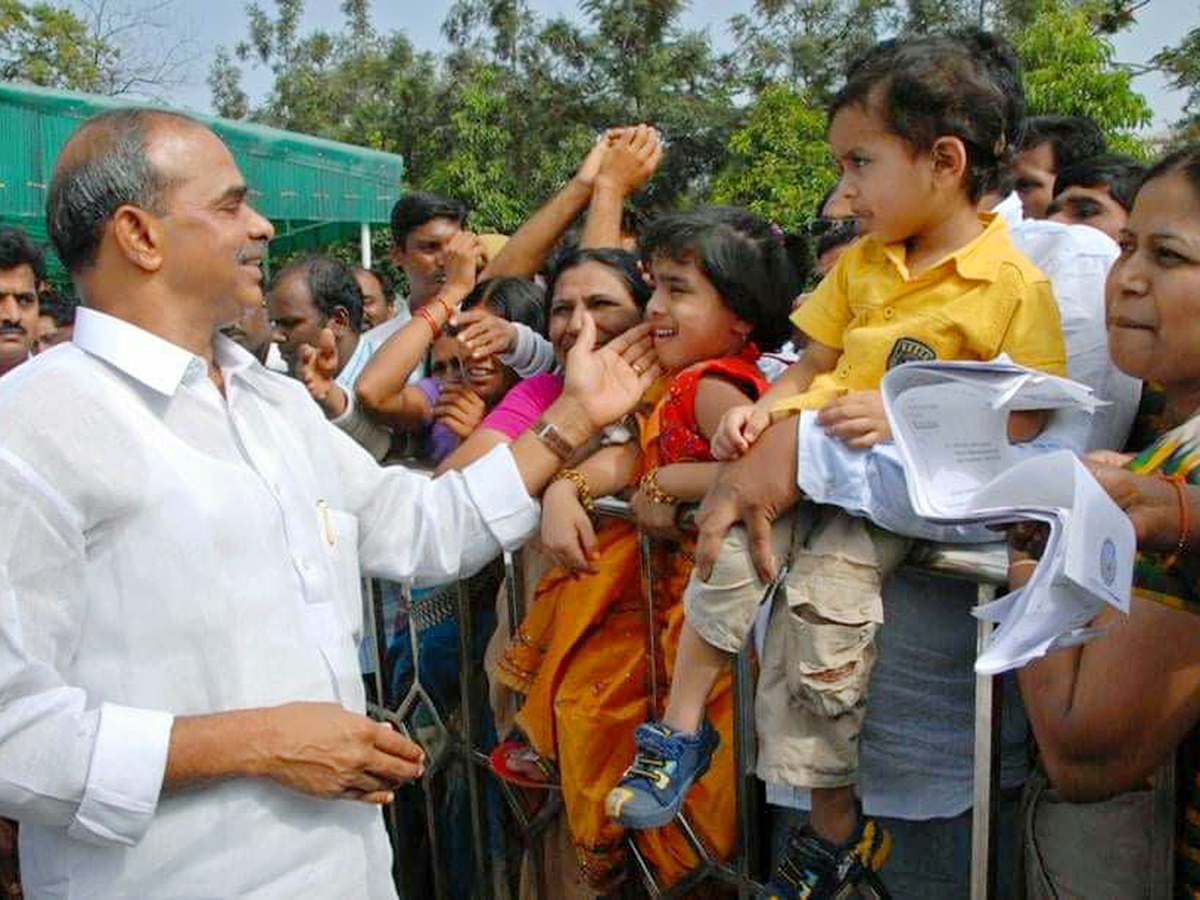 వైఎస్సార్‌.. అరుదైన చిత్రమాలిక | YS Rajasekhara Reddy Rare And Unseen ...