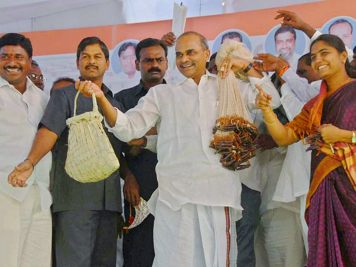 వైఎస్సార్‌.. అరుదైన చిత్రమాలిక | YS Rajasekhara Reddy Rare And Unseen ...