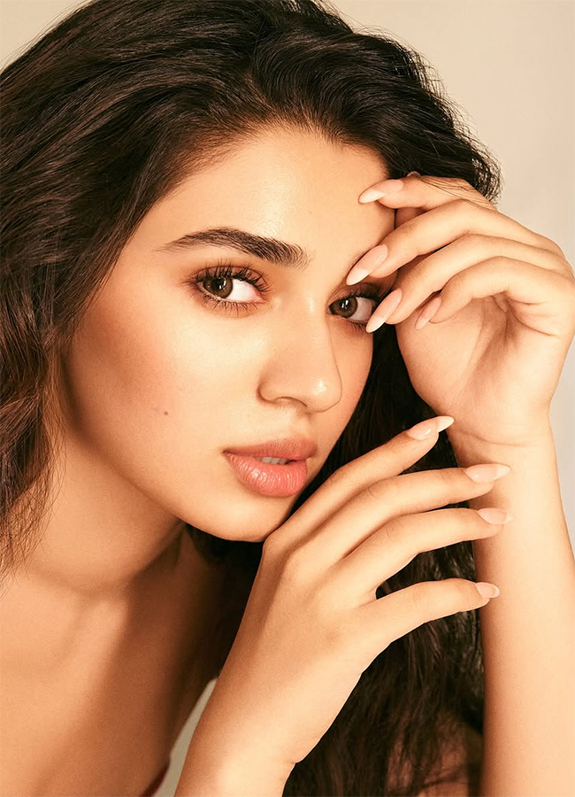 కృతిశెట్టి.. రోజురోజుకీ అందమే అసూయపడేలా (ఫొటోలు) | Tollywood Actress ...