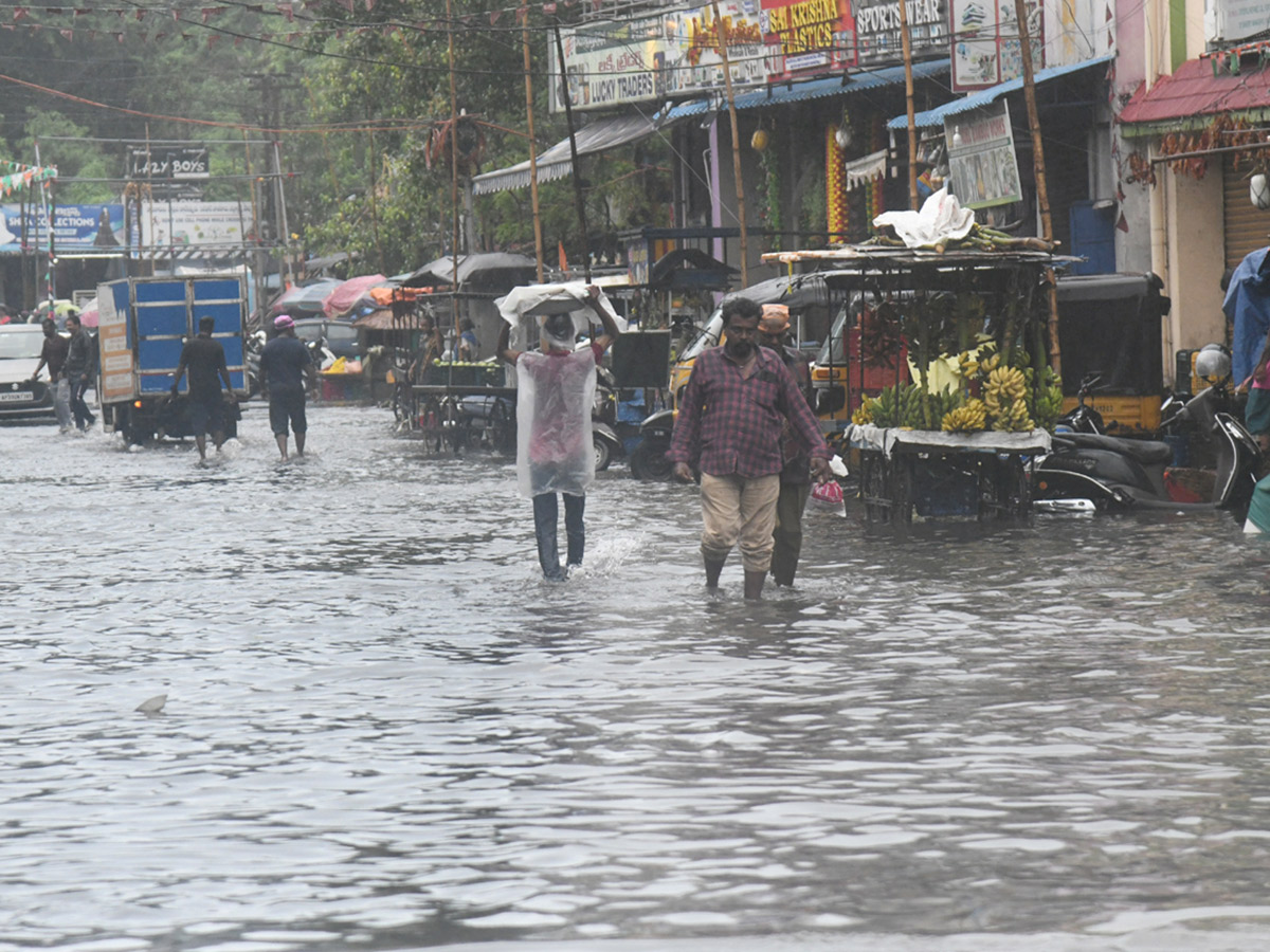 భారీ వర్షం విశాఖపట్నం విలవిల (ఫొటోలు) | Heavy Rain in Visakhapatnam ...