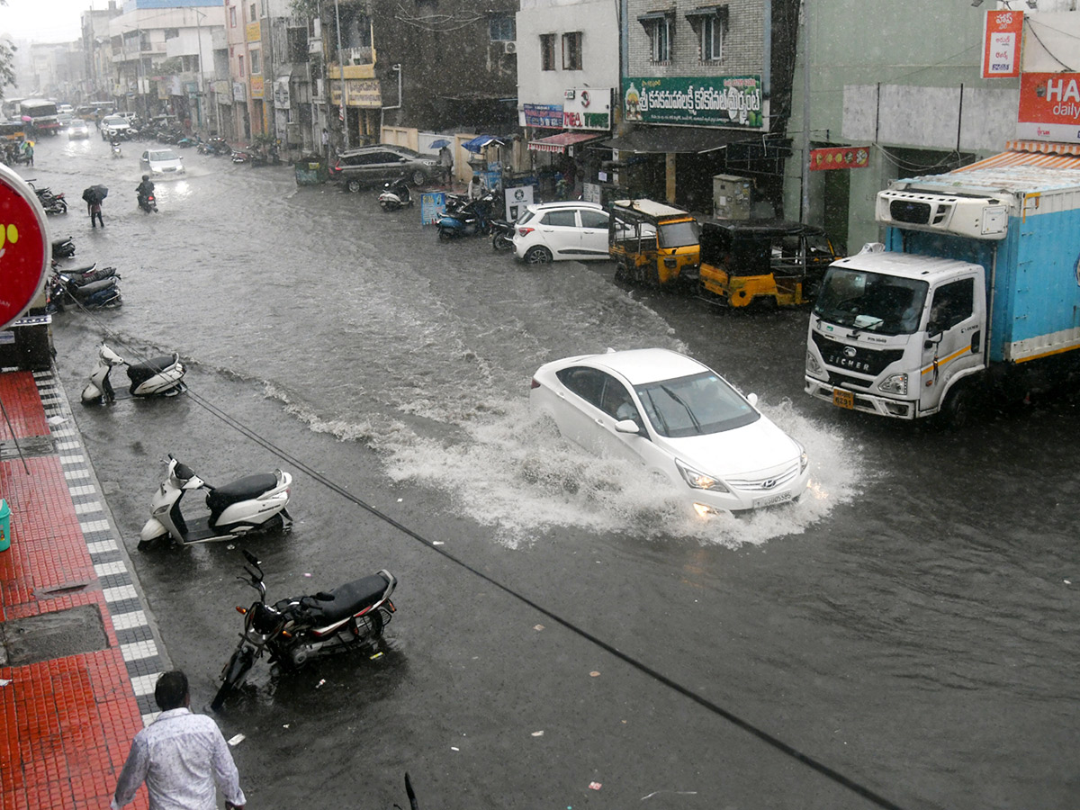 భారీ వర్షం విశాఖపట్నం విలవిల (ఫొటోలు) | Heavy Rain in Visakhapatnam ...