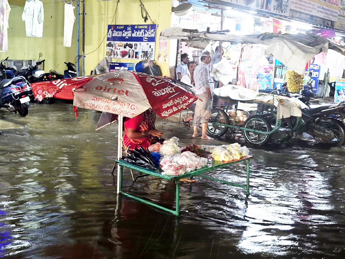 భారీ వర్షం విశాఖపట్నం విలవిల (ఫొటోలు) | Heavy Rain in Visakhapatnam ...