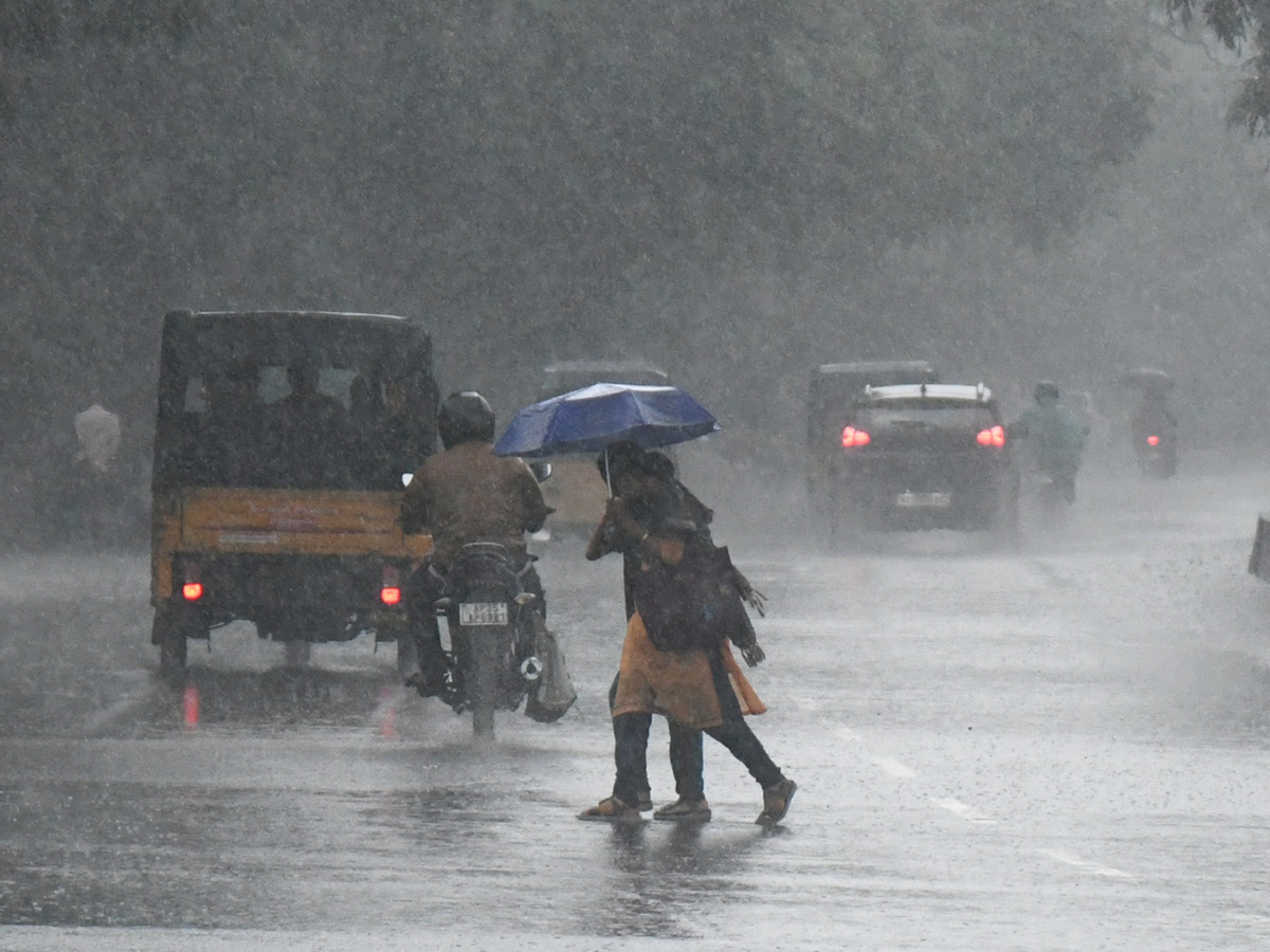 భారీ వర్షం విశాఖపట్నం విలవిల (ఫొటోలు) | Heavy Rain in Visakhapatnam ...