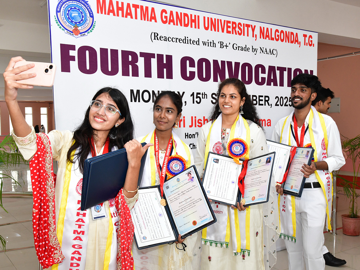 గోల్డ్‌ మెడల్స్‌ వచ్చిన వేళ ‘మహా’నందం (ఫొటోలు) | Nalgonda : Mahatma ...