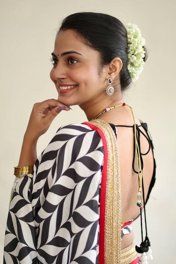 బ్యూటీఫుల్ శారీలో బ్యూటీ హీరోయిన్ నీలఖి పాత్ర (ఫోటోలు) | Beauty Movie ...