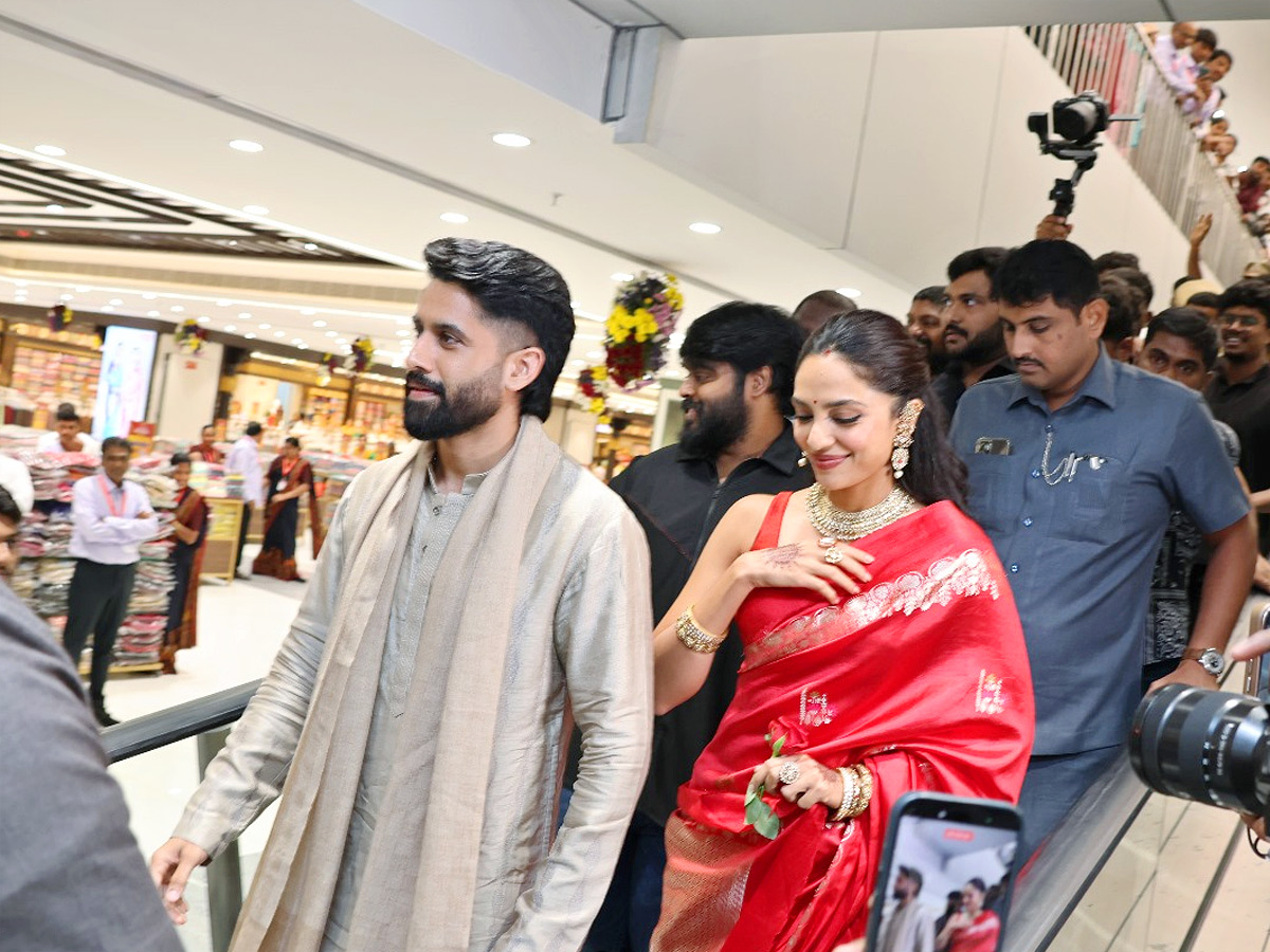 షాపింగ్‌మాల్ ఓపెనింగ్‌లో నాగచైతన్య-శోభిత (ఫొటోలు) | Naga Chaitanya ...