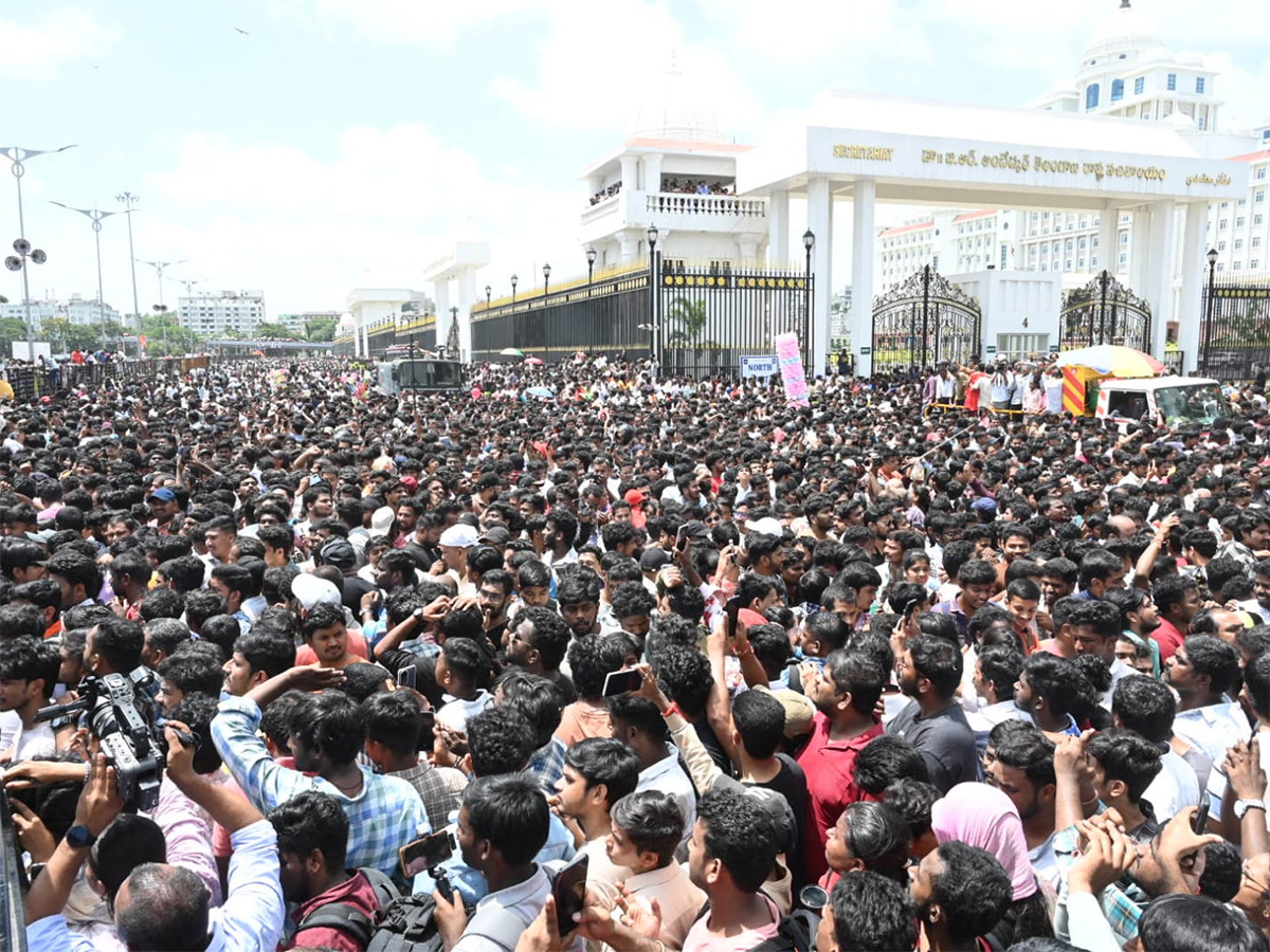 ఖైరతాబాద్ బడా గణేష్ శోభాయాత్రలో కిక్కిరిసిన జనం (ఫొటోలు) | Khairatabad ...