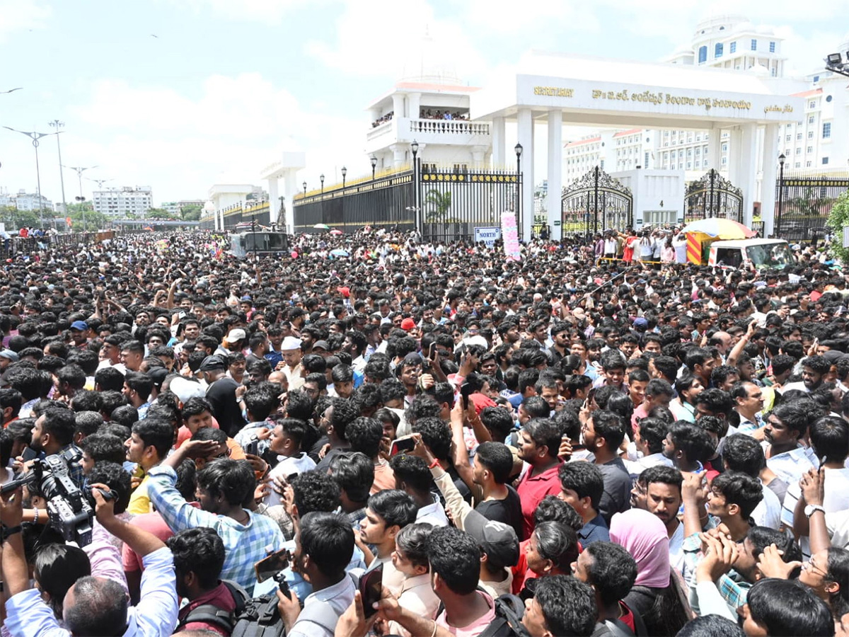 ఖైరతాబాద్ బడా గణేష్ శోభాయాత్రలో కిక్కిరిసిన జనం (ఫొటోలు) | Khairatabad ...