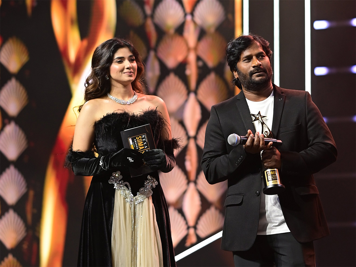 Siima 2025 : ‘సైమా’ వేడుకల్లో సినీ తారల సందడి | Tamil And Malayalam ...