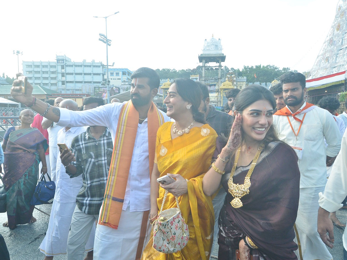 కూతురితో తిరుమలలో సురేఖ వాణి (ఫోటోలు) | Actor Surekha Vani and Her ...