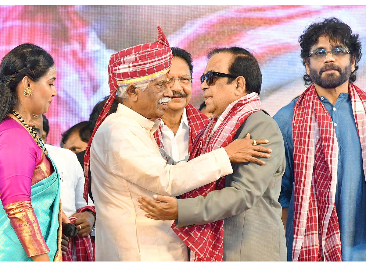 దత్తాత్రేయ 'అలయ్ బలయ్'.. సినీ రాజకీయ ప్రముఖుల సందడి (ఫొటోలు) | Bandaru ...