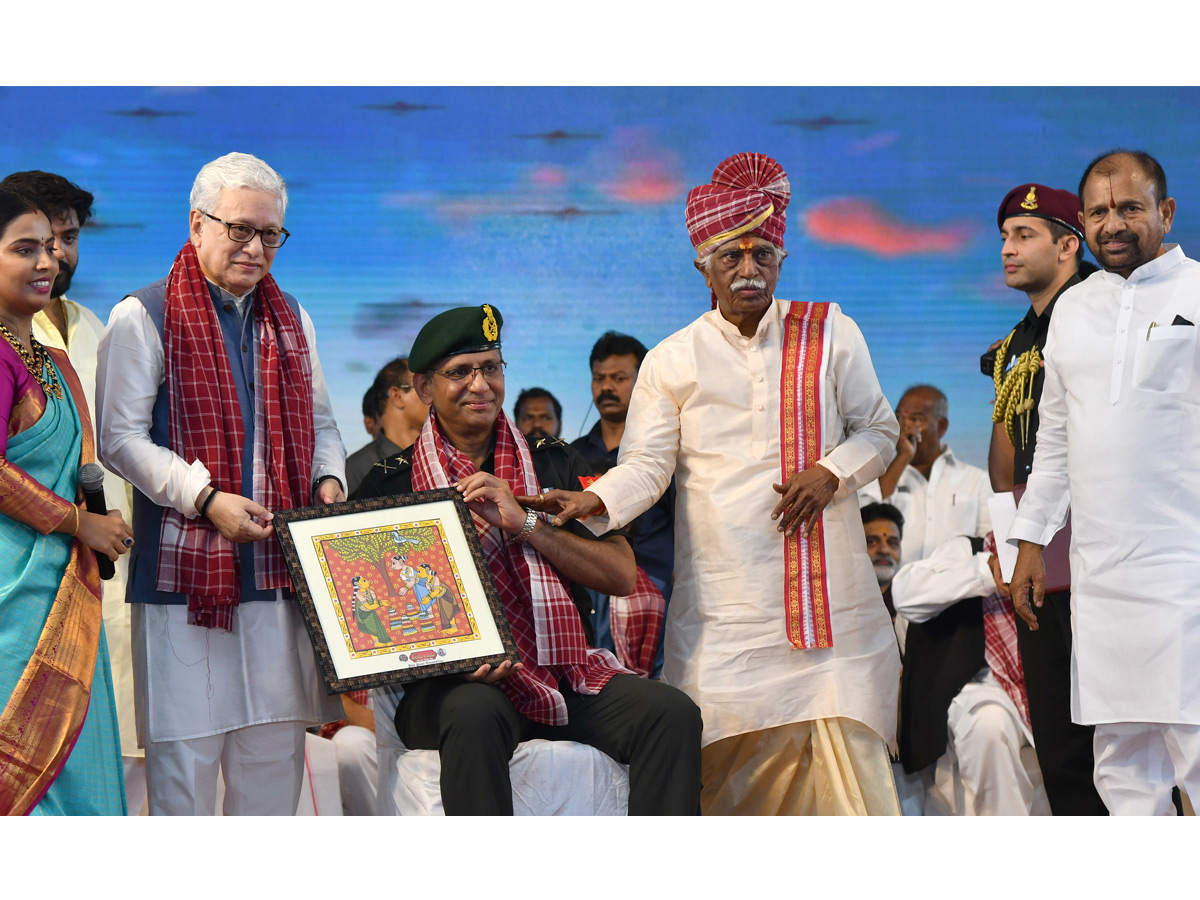 దత్తాత్రేయ 'అలయ్ బలయ్'.. సినీ రాజకీయ ప్రముఖుల సందడి (ఫొటోలు) | Bandaru ...