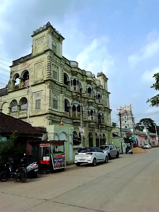 పశ్చిమ గోదావరి జిల్లాలో వందేళ్ల గంధర్వ మహల్‌..ఎక్కడో తెలుసా? (ఫొటోలు ...