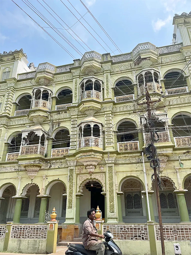 పశ్చిమ గోదావరి జిల్లాలో వందేళ్ల గంధర్వ మహల్‌..ఎక్కడో తెలుసా? (ఫొటోలు ...