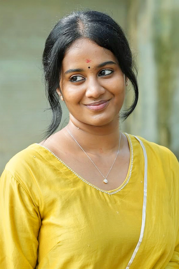 ముద్దమందారం అంతా క్యూట్‌గా బ్రిగిడ (ఫొటోలు) | Actress Brigida Saga ...