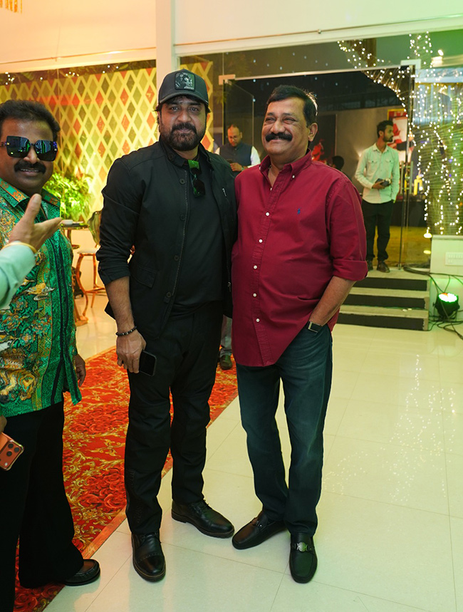 రెట్రో ఎడిషన్ స్టైల్ థీమ్‌ పార్టీ ఫ్యాషన్ షో..మెరిసిన సెలబ్రిటీలు ...