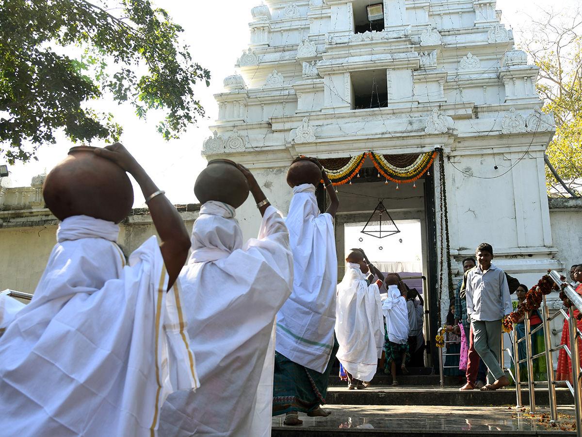 మహాపూజతో నాగోబా జాతర ప్రారంభం (ఫొటోలు) | Telangana Biggest Tribal ...